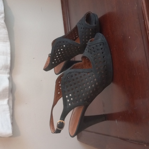 Clarks | Shoes | Clarks Artisan Black Leather Lattice Open Toe ...